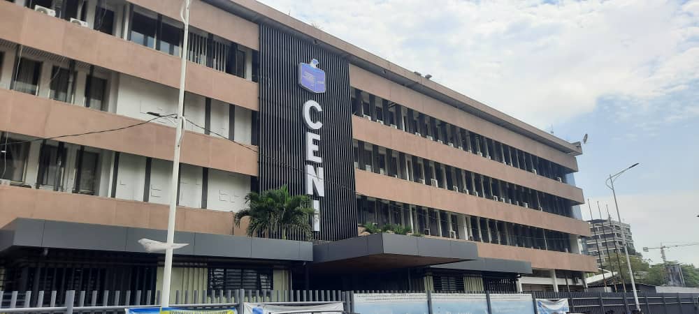 RDC - Présidentielle 2023 : 24 candidatures réceptionnées par la CENI dont une femme - Kongo Média