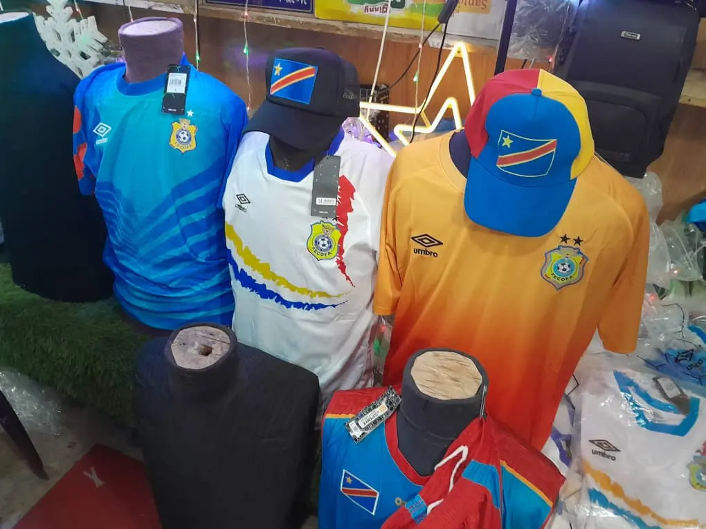 RDC vs Guinée : à Matadi, les maillots des Léopards de plus en plus sollicités - Kongo Média
