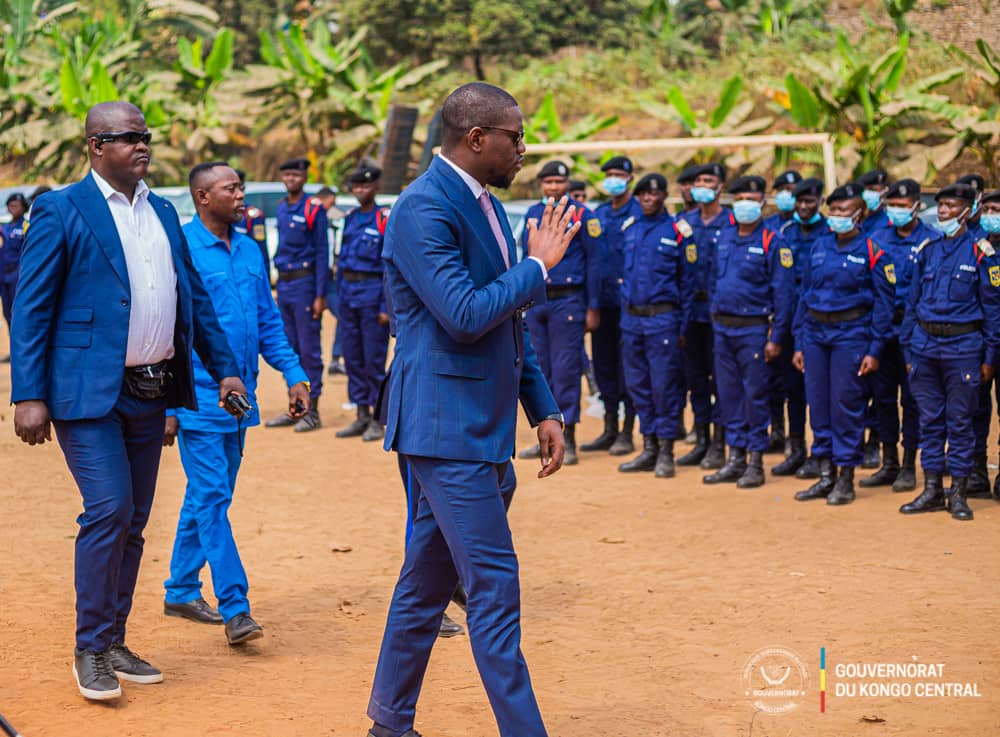 Kongo Central : présenté à la police et aux FARDC, le gouverneur Grace ...