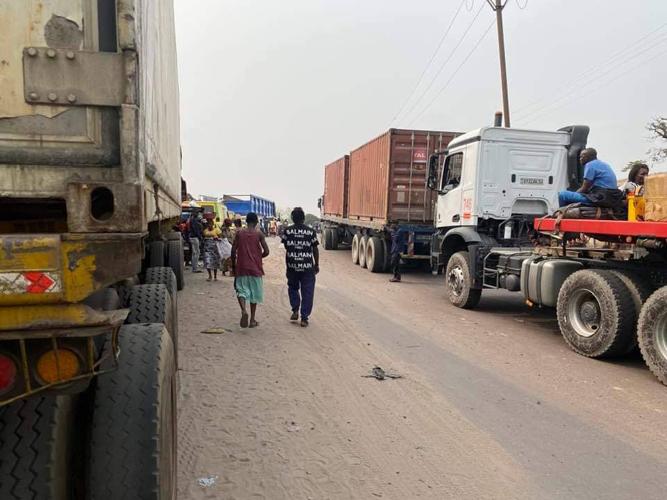 RDC : les chauffeurs des véhicules poids-lourds Kinshasa - Matadi ...