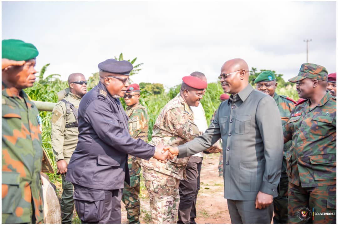 En tournée au Kongo Central, Guy Muadiamvita visite les deux camps ...